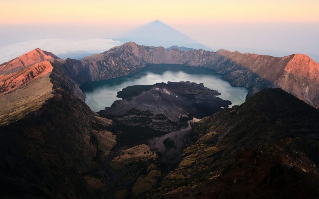 Mendaki Gunung Rinjani: Petualangan Tak Terlupakan - tempatpariwisata.com